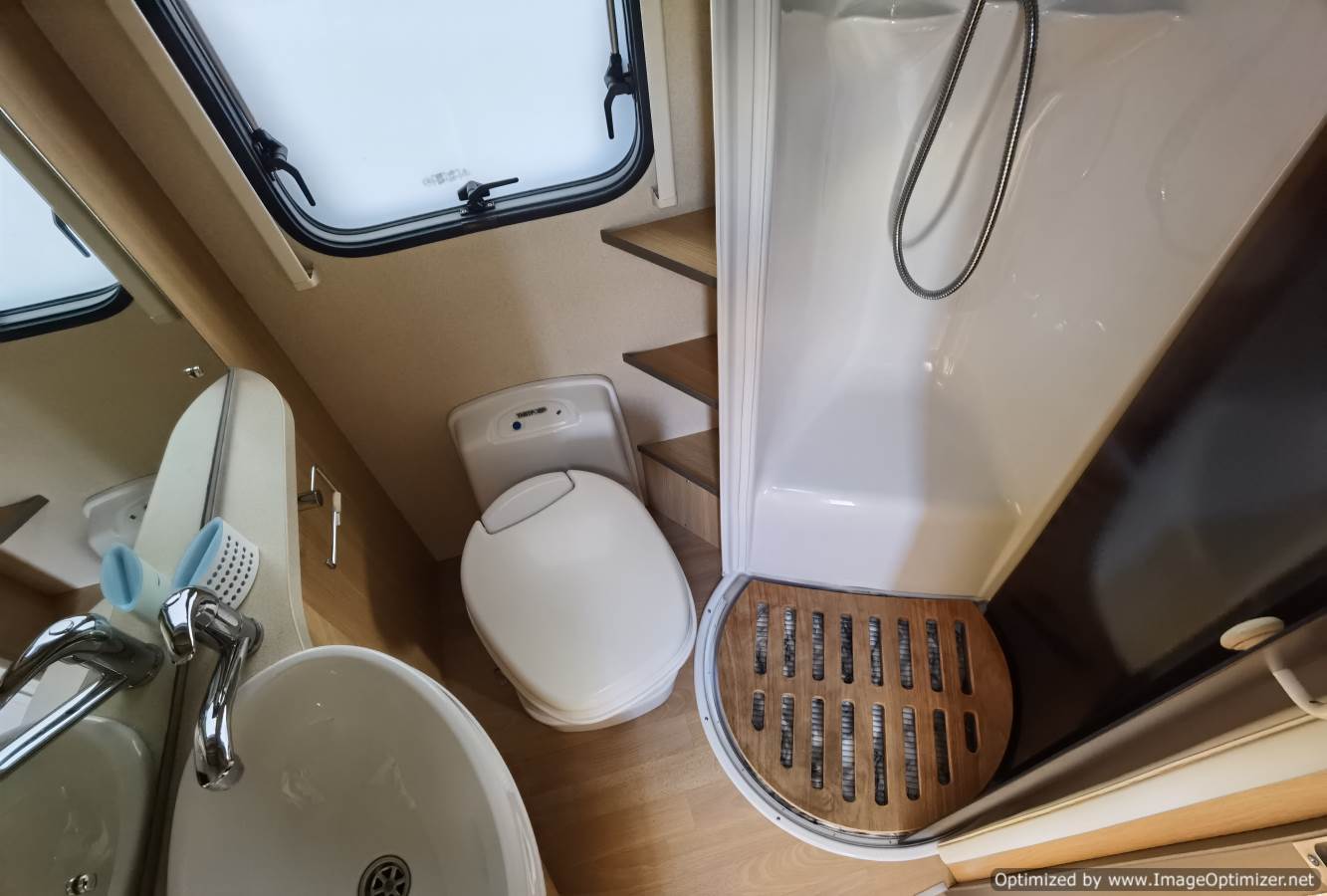 Bessacarr E695 4 Berth Motorhome
